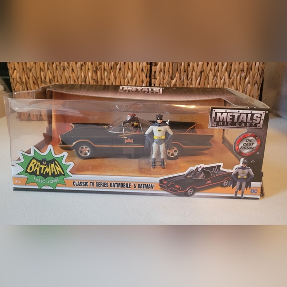 Jada Toys | Toys | 966 Classic Tv Series Batmobile With Batman And ...